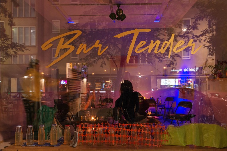 Outo olo Bar Tender